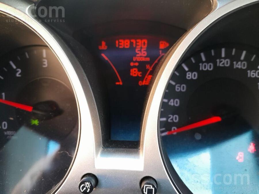 Grey Nissan Juke 2013 in Aizkraukle, with an engine capacity of 1.50 L and mileage of 145 thousand km for 5100 €, photo 3 on AUTOMOTO.COM.LV