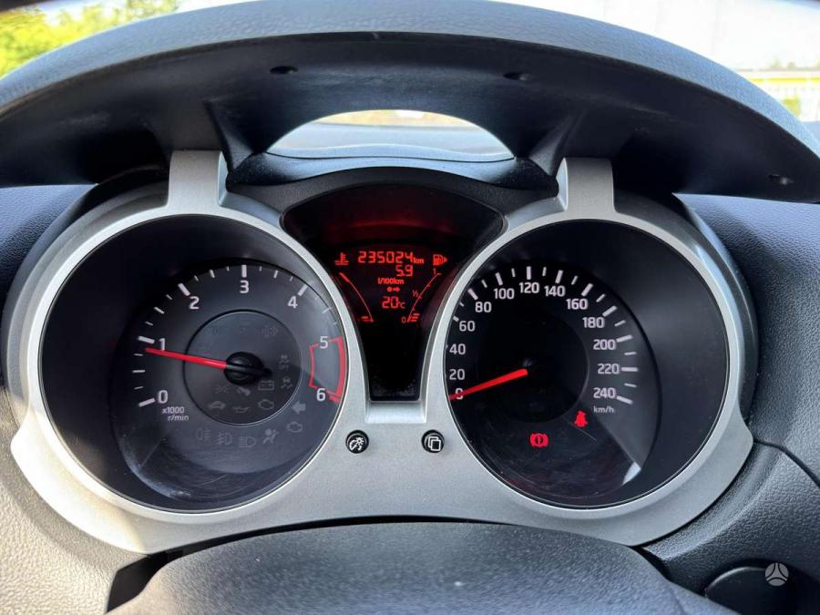 Pelēks Nissan Juke 2014 Telšiai, ar dzinēja tilpumu 1.46 L un nobraukumu 235 tūkst. km par 4599 €, foto 23 vietnē AUTOMOTO.COM.LV