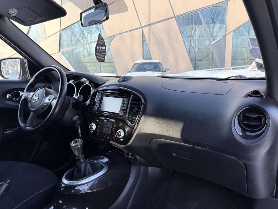 Pelēks Nissan Juke 2015 Šauļi, ar dzinēja tilpumu 1.20 L un nobraukumu 121 tūkst. km par 5200 €, foto 24 vietnē AUTOMOTO.COM.LV
