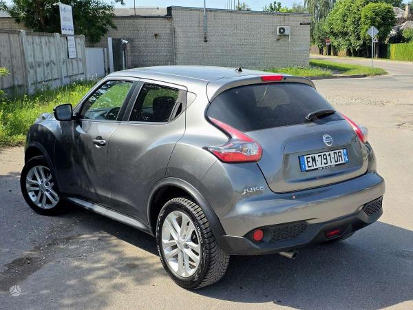 Pelēks Nissan Juke 2017 Šauļi, ar dzinēja tilpumu 1.60 L un nobraukumu 139 tūkst. km par 6700 €, foto 5 vietnē AUTOMOTO.COM.LV
