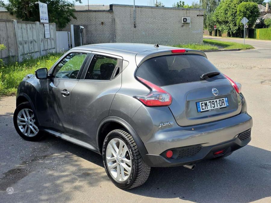 Pelēks Nissan Juke 2017 Šauļi, ar dzinēja tilpumu 1.60 L un nobraukumu 139 tūkst. km par 6700 €, foto 6 vietnē AUTOMOTO.COM.LV