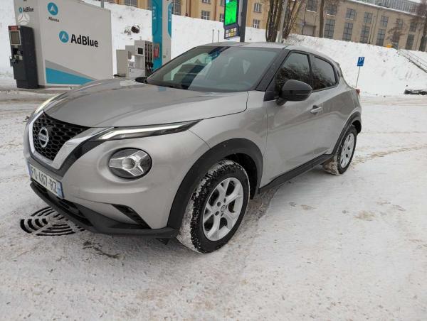 Grey Nissan Juke 2020 in Vilnius, with an engine capacity of 1.00 L and mileage of 130 thousand km for 12600 €, photo 1 on AUTOMOTO.COM.LV