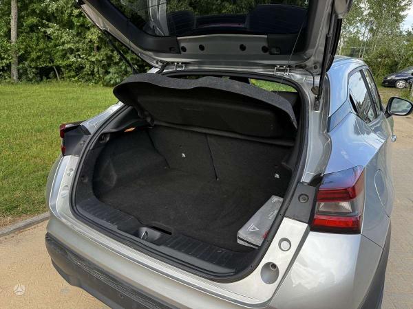 Grey Nissan Juke 2021 in Kaunas, with an engine capacity of 1.00 L and mileage of 180 thousand km for 11100 €, photo 6 on AUTOMOTO.COM.LV