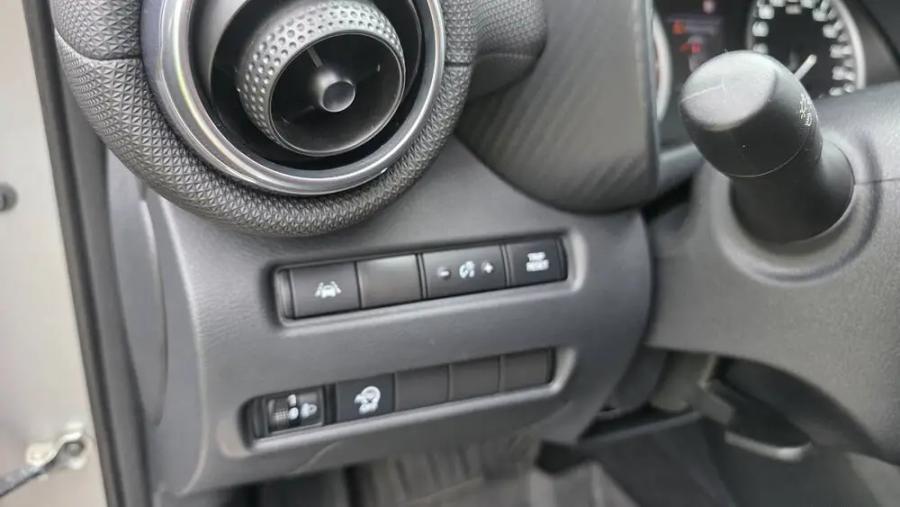 Pelēks Nissan Juke 2022 Rīga, ar dzinēja tilpumu 1.00 L un nobraukumu 100 tūkst. km par 13350 €, foto 13 vietnē AUTOMOTO.COM.LV