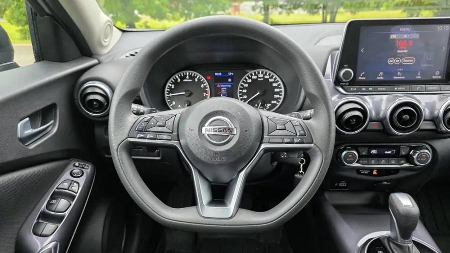 Pelēks Nissan Juke 2022 Rīga, ar dzinēja tilpumu 1.00 L un nobraukumu 100 tūkst. km par 13350 €, foto 16 vietnē AUTOMOTO.COM.LV