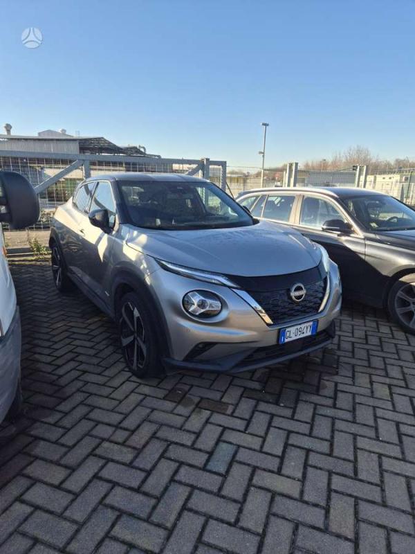 Pelēks Nissan Juke 2023 Panevēža, ar dzinēja tilpumu 1.60 L un nobraukumu 140 tūkst. km par 16200 €, foto 1 vietnē AUTOMOTO.COM.LV