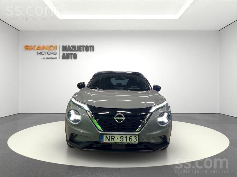 Grey Nissan Juke 2023 in Riga, with an engine capacity of 1.60 L and mileage of 16 thousand km for 19490 €, photo 3 on AUTOMOTO.COM.LV