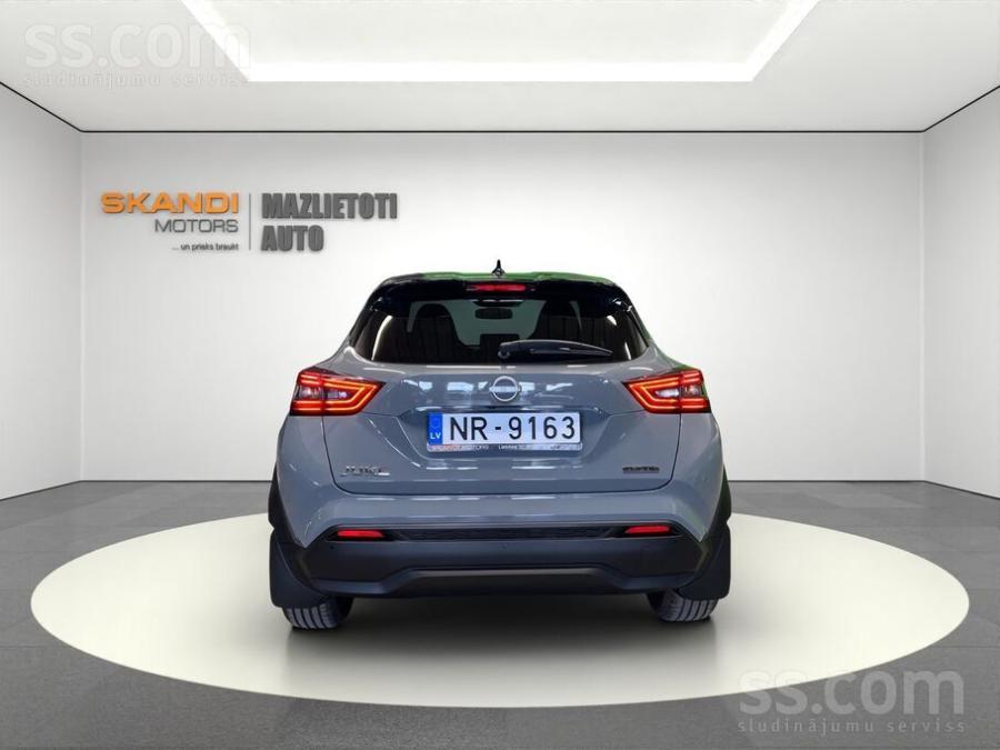 Grey Nissan Juke 2023 in Riga, with an engine capacity of 1.60 L and mileage of 16 thousand km for 19490 €, photo 6 on AUTOMOTO.COM.LV