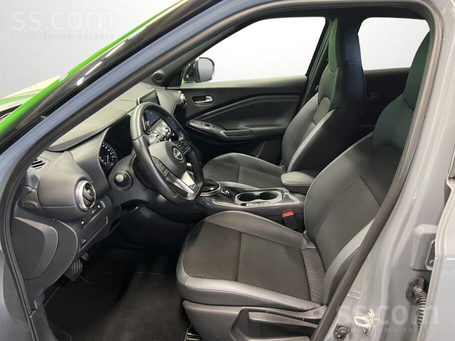 Grey Nissan Juke 2023 in Riga, with an engine capacity of 1.60 L and mileage of 16 thousand km for 19490 €, photo 10 on AUTOMOTO.COM.LV