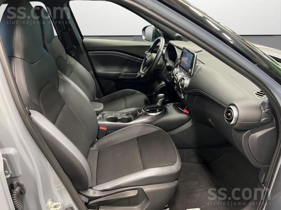 Grey Nissan Juke 2023 in Riga, with an engine capacity of 1.60 L and mileage of 16 thousand km for 19490 €, photo 18 on AUTOMOTO.COM.LV