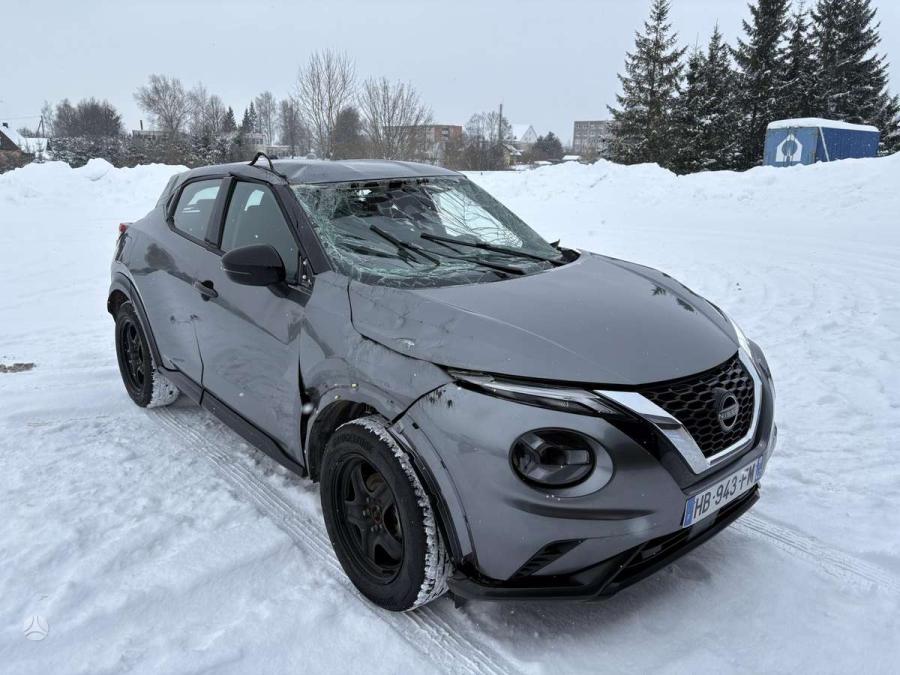 Grey Nissan Juke 2025 in Kelme, with an engine capacity of 1.00 L and mileage of 5 thousand km for 6750 €, photo 1 on AUTOMOTO.COM.LV