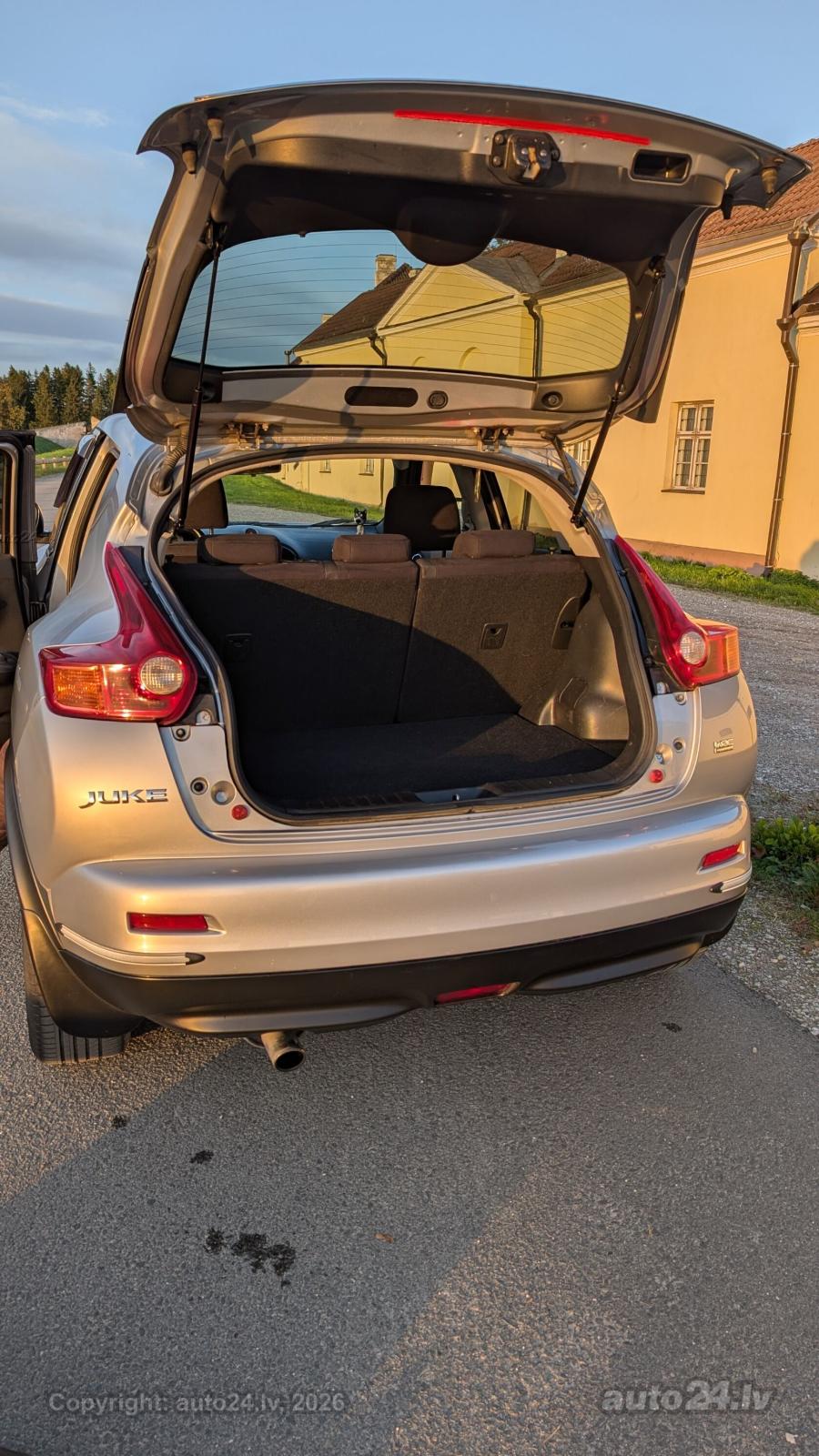 Pelēks Nissan Juke 2011 Tallina, ar dzinēja tilpumu 1.60 L un nobraukumu 129 tūkst. km par 8970 €, foto 13 vietnē AUTOMOTO.COM.LV