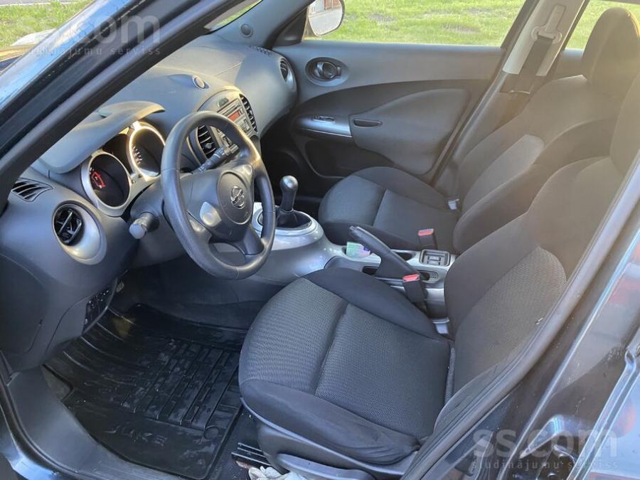 Grey Nissan Juke 2012 in Riga, with an engine capacity of 1.60 L and mileage of 175 thousand km for 5880 €, photo 9 on AUTOMOTO.COM.LV
