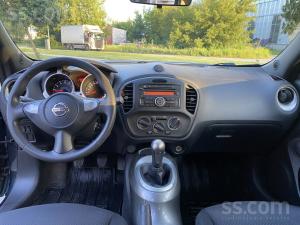 Grey Nissan Juke 2012 in Riga, with an engine capacity of 1.60 L and mileage of 175 thousand km for 5880 €, photo 13 on AUTOMOTO.COM.LV