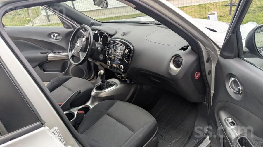 Pelēks Nissan Juke 2013 Ventspils, ar dzinēja tilpumu 1.60 L un nobraukumu 106 tūkst. km par 5000 €, foto 5 vietnē AUTOMOTO.COM.LV