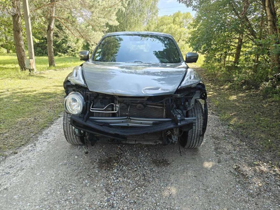 Grey Nissan Juke 2015 in Anyksciai, with an engine capacity of 1.46 L and mileage of 257 thousand km for 2750 €, photo 1 on AUTOMOTO.COM.LV