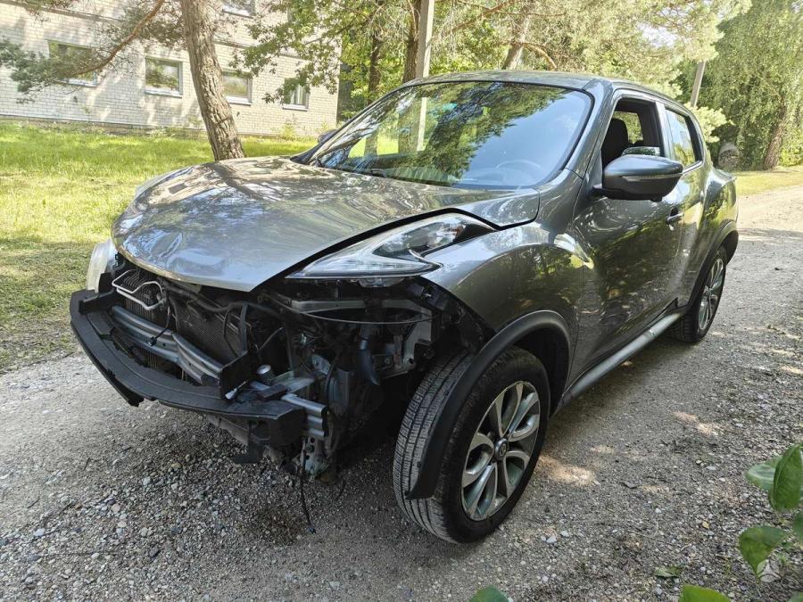 Grey Nissan Juke 2015 in Anyksciai, with an engine capacity of 1.46 L and mileage of 257 thousand km for 2750 €, photo 4 on AUTOMOTO.COM.LV