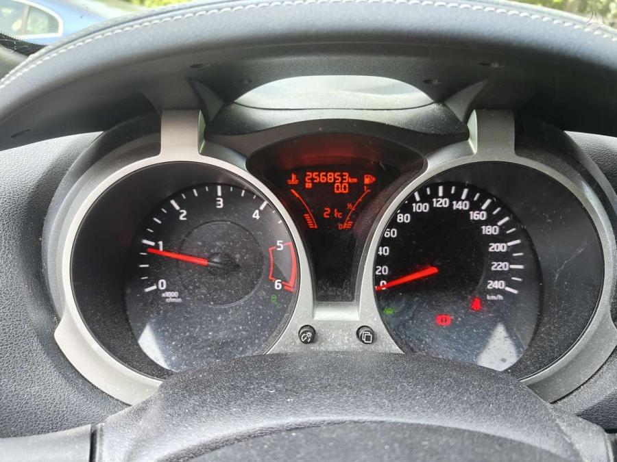 Grey Nissan Juke 2015 in Anyksciai, with an engine capacity of 1.46 L and mileage of 257 thousand km for 2750 €, photo 38 on AUTOMOTO.COM.LV