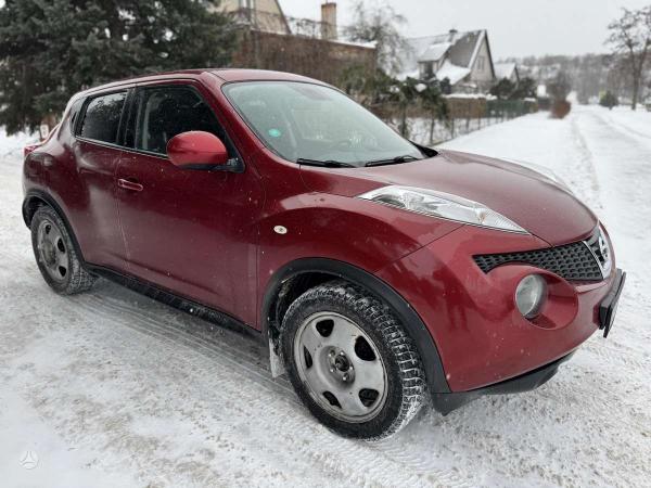 Red Nissan Juke 2011 in Kaunas, with an engine capacity of 1.46 L and mileage of 172 thousand km for 3300 €, photo 4 on AUTOMOTO.COM.LV