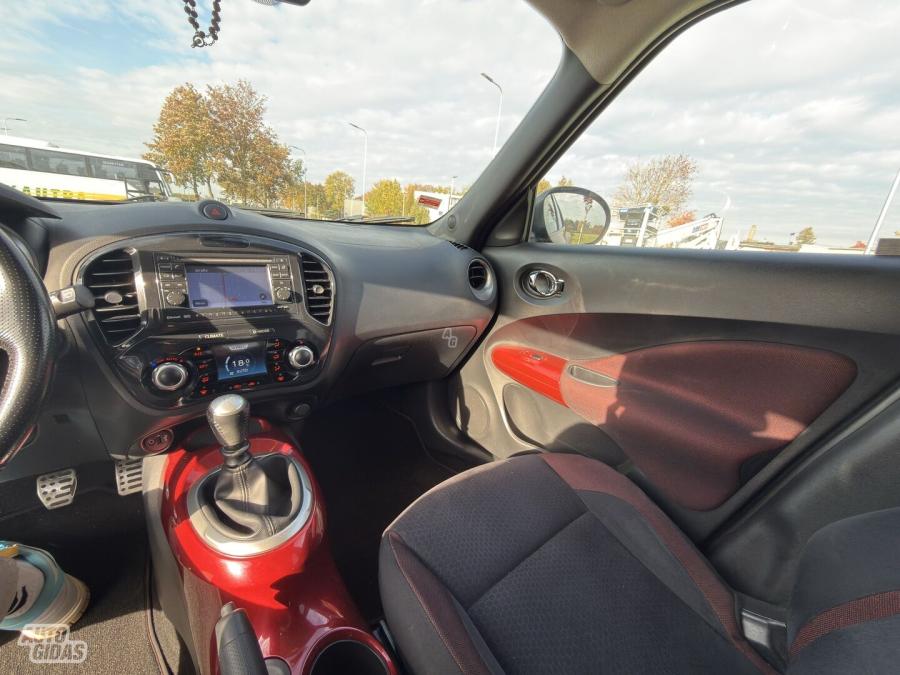 Red Nissan Juke 2011 in Vilnius, with an engine capacity of 1.60 L and mileage of 220 thousand km for 5000 €, photo 17 on AUTOMOTO.COM.LV