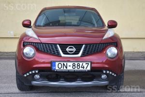 Red Nissan Juke 2011 in Talsi, with an engine capacity of 1.60 L and mileage of 178 thousand km for 6700 €, photo 4 on AUTOMOTO.COM.LV