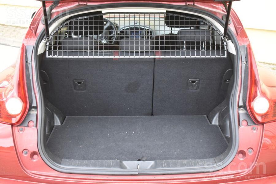 Red Nissan Juke 2011 in Talsi, with an engine capacity of 1.60 L and mileage of 178 thousand km for 6700 €, photo 10 on AUTOMOTO.COM.LV