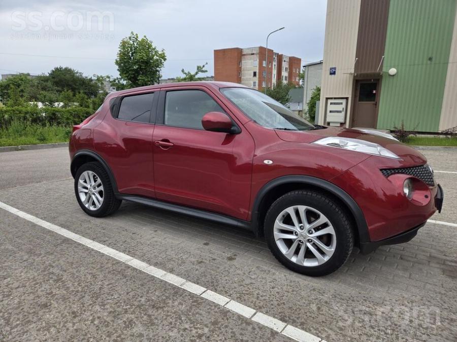 Red Nissan Juke 2012 in Ludza, with an engine capacity of 1.60 L and mileage of 205 thousand km for 4900 €, photo 1 on AUTOMOTO.COM.LV