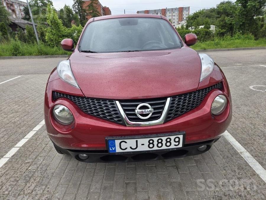 Red Nissan Juke 2012 in Ludza, with an engine capacity of 1.60 L and mileage of 205 thousand km for 4900 €, photo 2 on AUTOMOTO.COM.LV