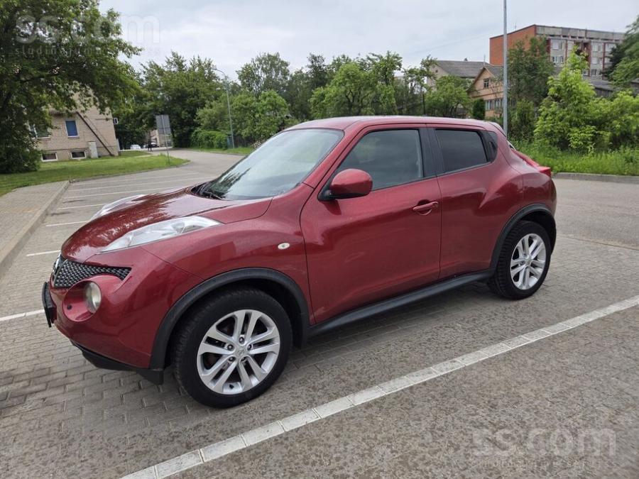 Red Nissan Juke 2012 in Ludza, with an engine capacity of 1.60 L and mileage of 205 thousand km for 4900 €, photo 3 on AUTOMOTO.COM.LV