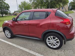 Red Nissan Juke 2012 in Ludza, with an engine capacity of 1.60 L and mileage of 205 thousand km for 4900 €, photo 4 on AUTOMOTO.COM.LV