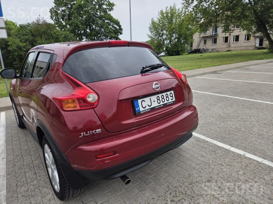 Red Nissan Juke 2012 in Ludza, with an engine capacity of 1.60 L and mileage of 205 thousand km for 4900 €, photo 5 on AUTOMOTO.COM.LV