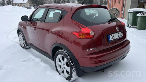 Red Nissan Juke 2012 in Riga, with an engine capacity of 1.60 L and mileage of 191 thousand km for 5700 €, photo 4 on AUTOMOTO.COM.LV