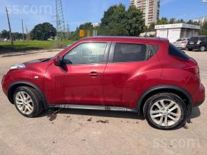 Red Nissan Juke 2012 in Riga, with an engine capacity of 1.60 L and mileage of 152 thousand km for 5700 €, photo 5 on AUTOMOTO.COM.LV