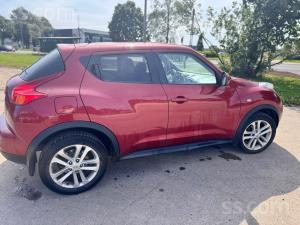Red Nissan Juke 2012 in Riga, with an engine capacity of 1.60 L and mileage of 152 thousand km for 5700 €, photo 9 on AUTOMOTO.COM.LV