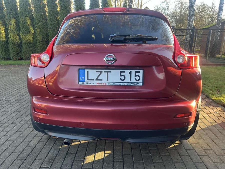Red Nissan Juke 2013 in Birzai, with an engine capacity of 1.60 L and mileage of 131 thousand km for 5300 €, photo 2 on AUTOMOTO.COM.LV