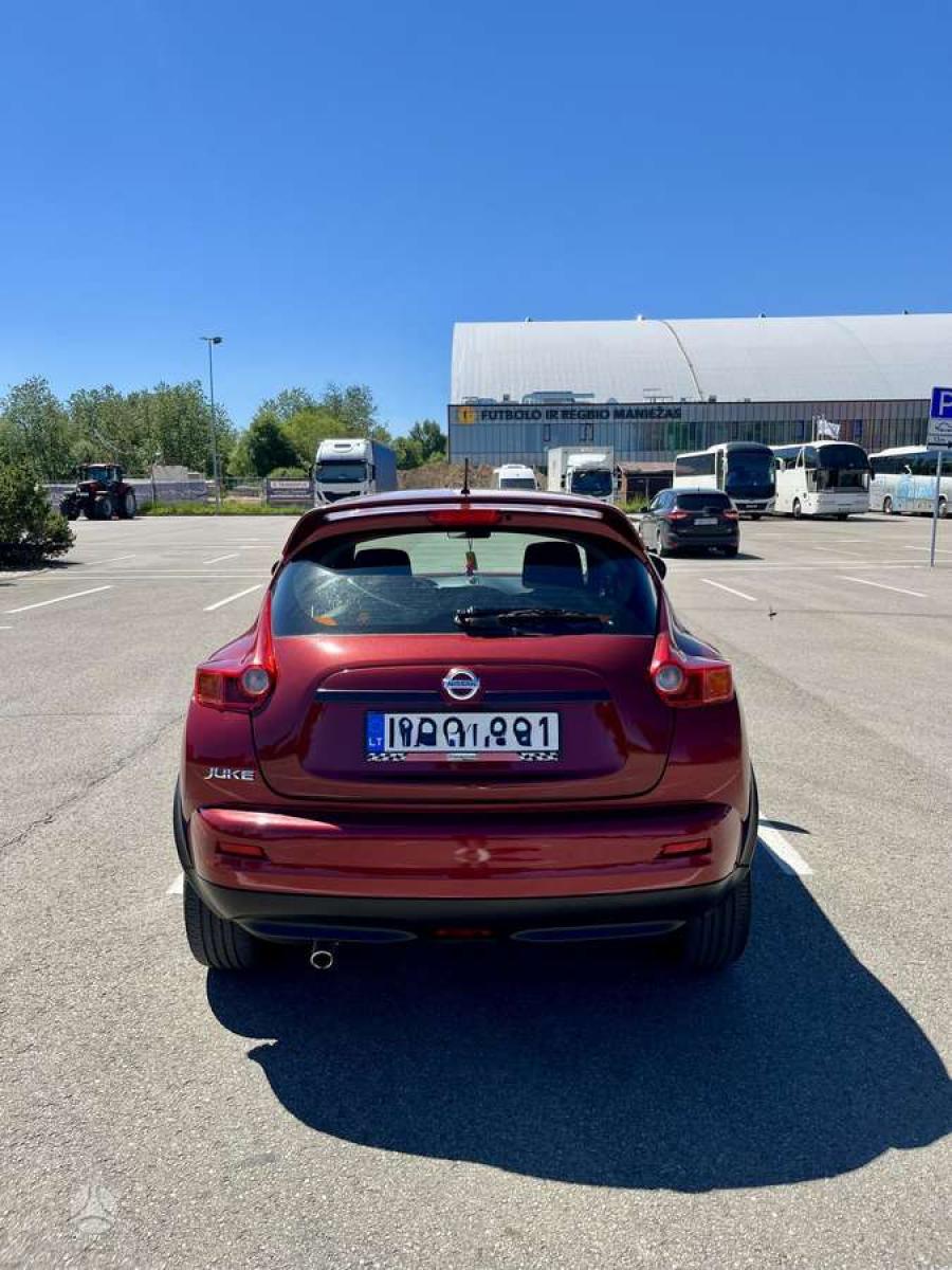 Red Nissan Juke 2013 in Siauliai, with an engine capacity of 1.60 L and mileage of 99 thousand km for 5800 €, photo 3 on AUTOMOTO.COM.LV