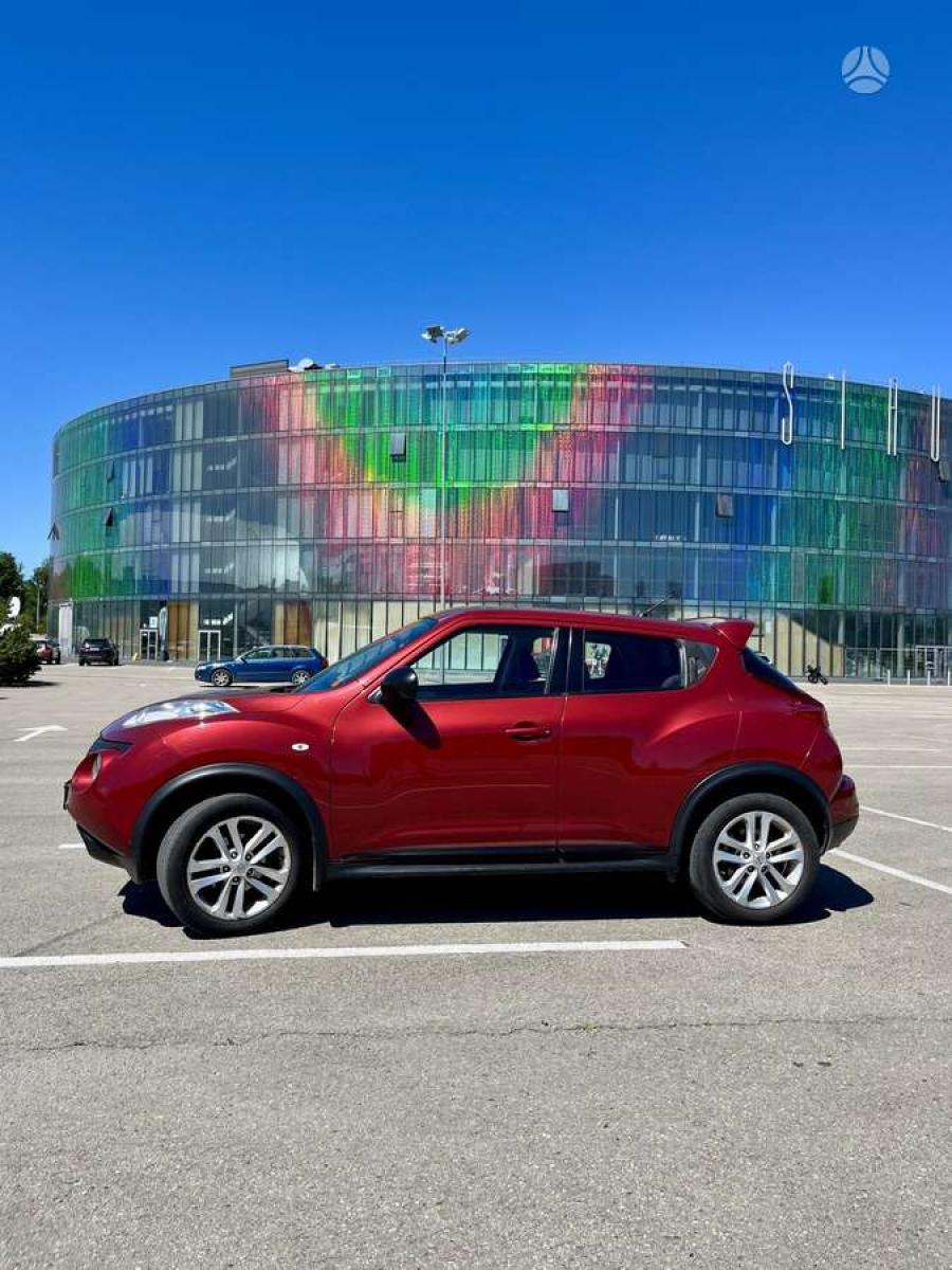 Red Nissan Juke 2013 in Siauliai, with an engine capacity of 1.60 L and mileage of 99 thousand km for 5800 €, photo 4 on AUTOMOTO.COM.LV