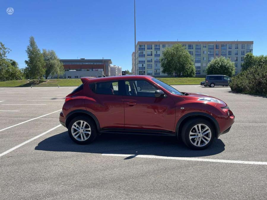Red Nissan Juke 2013 in Siauliai, with an engine capacity of 1.60 L and mileage of 99 thousand km for 5800 €, photo 5 on AUTOMOTO.COM.LV