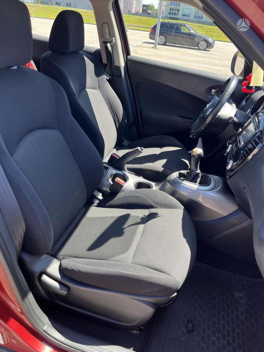 Red Nissan Juke 2013 in Siauliai, with an engine capacity of 1.60 L and mileage of 99 thousand km for 5800 €, photo 9 on AUTOMOTO.COM.LV
