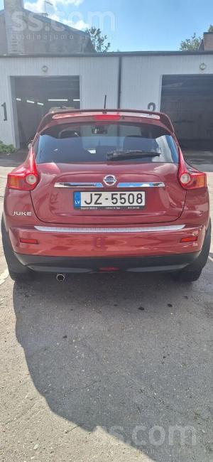 Red Nissan Juke 2013 in Riga, with an engine capacity of 1.60 L and mileage of 143 thousand km for 6300 €, photo 7 on AUTOMOTO.COM.LV