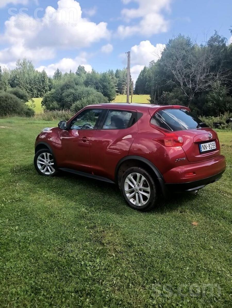 Red Nissan Juke 2013 in Cesis, with an engine capacity of 1.60 L and mileage of 164 thousand km for 6200 €, photo 4 on AUTOMOTO.COM.LV