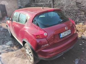 Red Nissan Juke 2014 in Kaunas, with an engine capacity of 1.60 L and mileage of 174 thousand km for 5800 €, photo 3 on AUTOMOTO.COM.LV