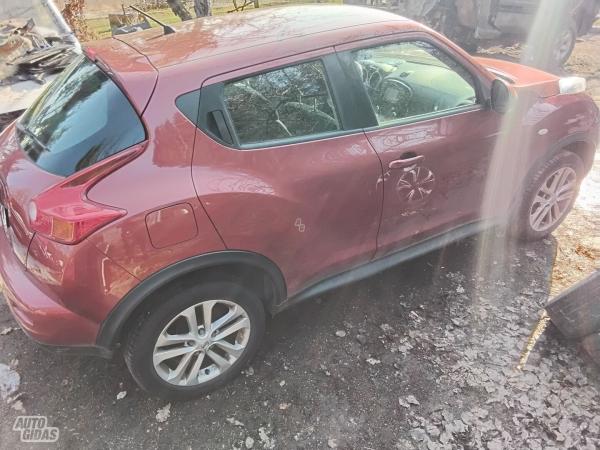 Red Nissan Juke 2014 in Kaunas, with an engine capacity of 1.60 L and mileage of 174 thousand km for 5800 €, photo 5 on AUTOMOTO.COM.LV