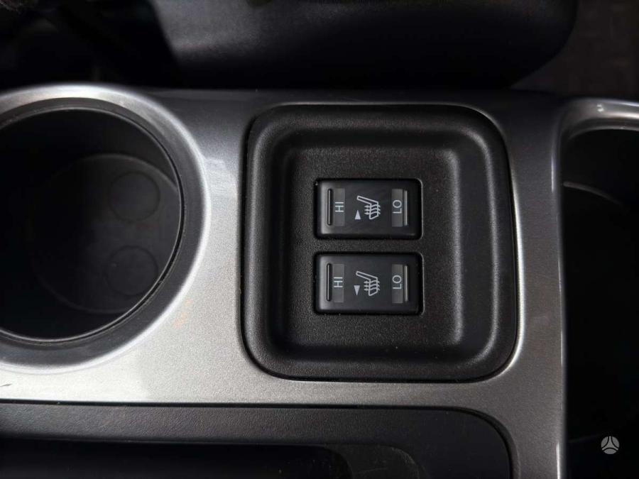 Sarkans Nissan Juke 2014 Kauņa, ar dzinēja tilpumu 1.60 L un nobraukumu 175 tūkst. km par 6999 €, foto 17 vietnē AUTOMOTO.COM.LV