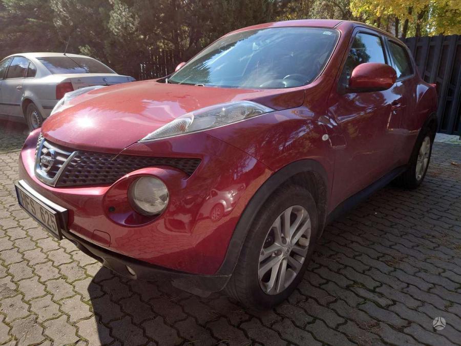 Red Nissan Juke 2014 in Kaunas, with an engine capacity of 1.60 L and mileage of 136 thousand km for 4950 €, photo 4 on AUTOMOTO.COM.LV