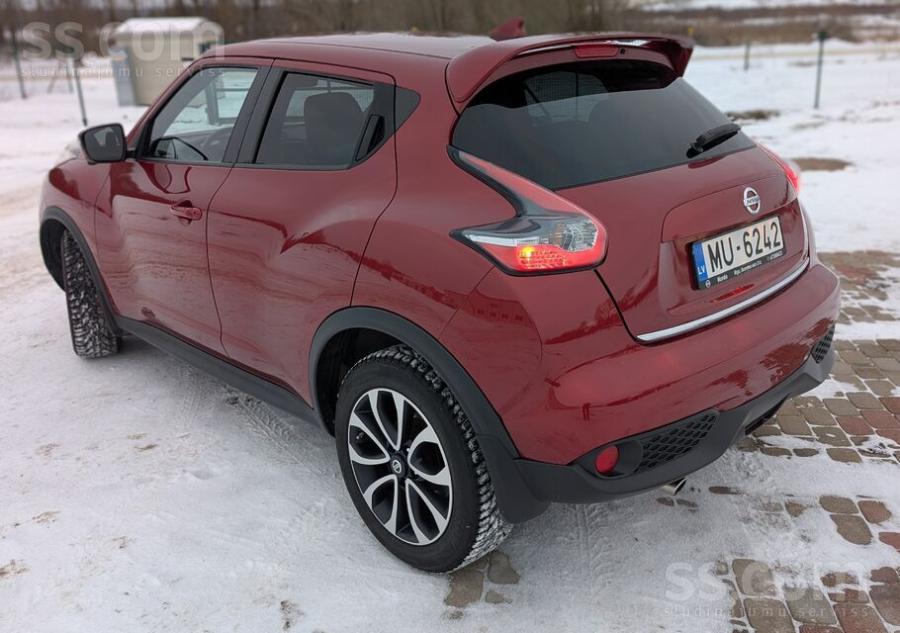 Red Nissan Juke 2015 in Riga, with an engine capacity of 1.60 L and mileage of 119 thousand km for 7950 €, photo 3 on AUTOMOTO.COM.LV