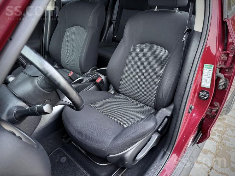 Red Nissan Juke 2016 in Riga, with an engine capacity of 1.60 L and mileage of 143 thousand km for 6950 €, photo 12 on AUTOMOTO.COM.LV