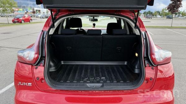 Red Nissan Juke 2016 in Riga, with an engine capacity of 1.60 L and mileage of 75 thousand km for 7999 €, photo 7 on AUTOMOTO.COM.LV
