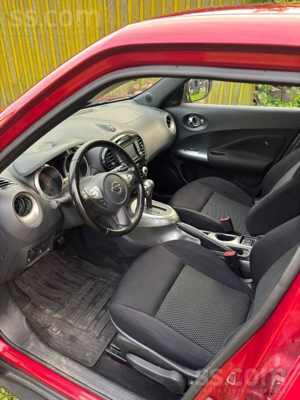 Red Nissan Juke 2017 in Riga, with an engine capacity of 1.60 L and mileage of 103 thousand km for 7100 €, photo 8 on AUTOMOTO.COM.LV