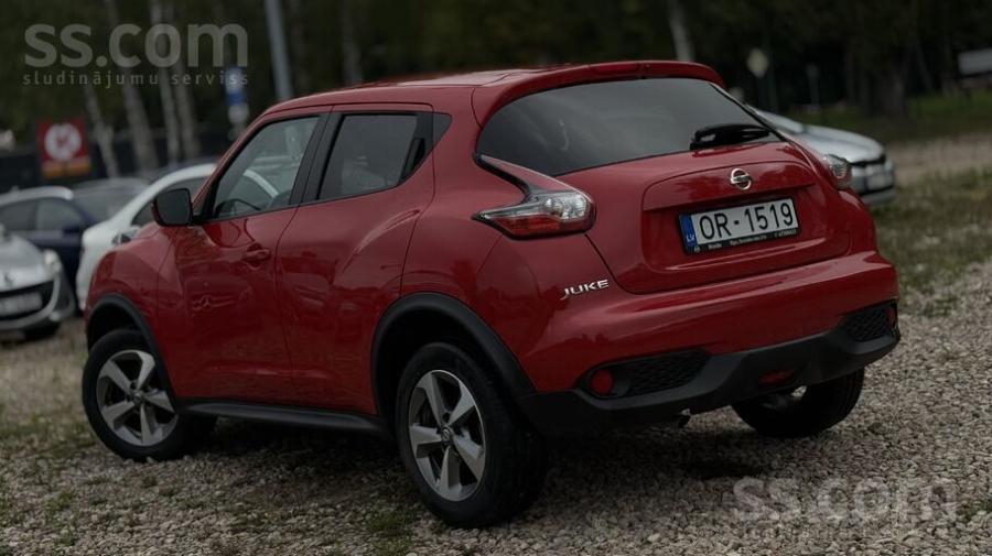 Red Nissan Juke 2018 in Jelgava, with an engine capacity of 1.60 L and mileage of 132 thousand km for 7990 €, photo 5 on AUTOMOTO.COM.LV